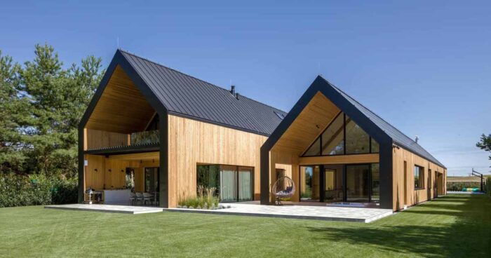 A House Designed Like Two Barns Beside Each Other - ᐅ International ...