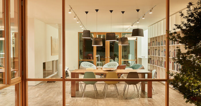 The house that hides an art studio behind its walls - ᐅ International ...