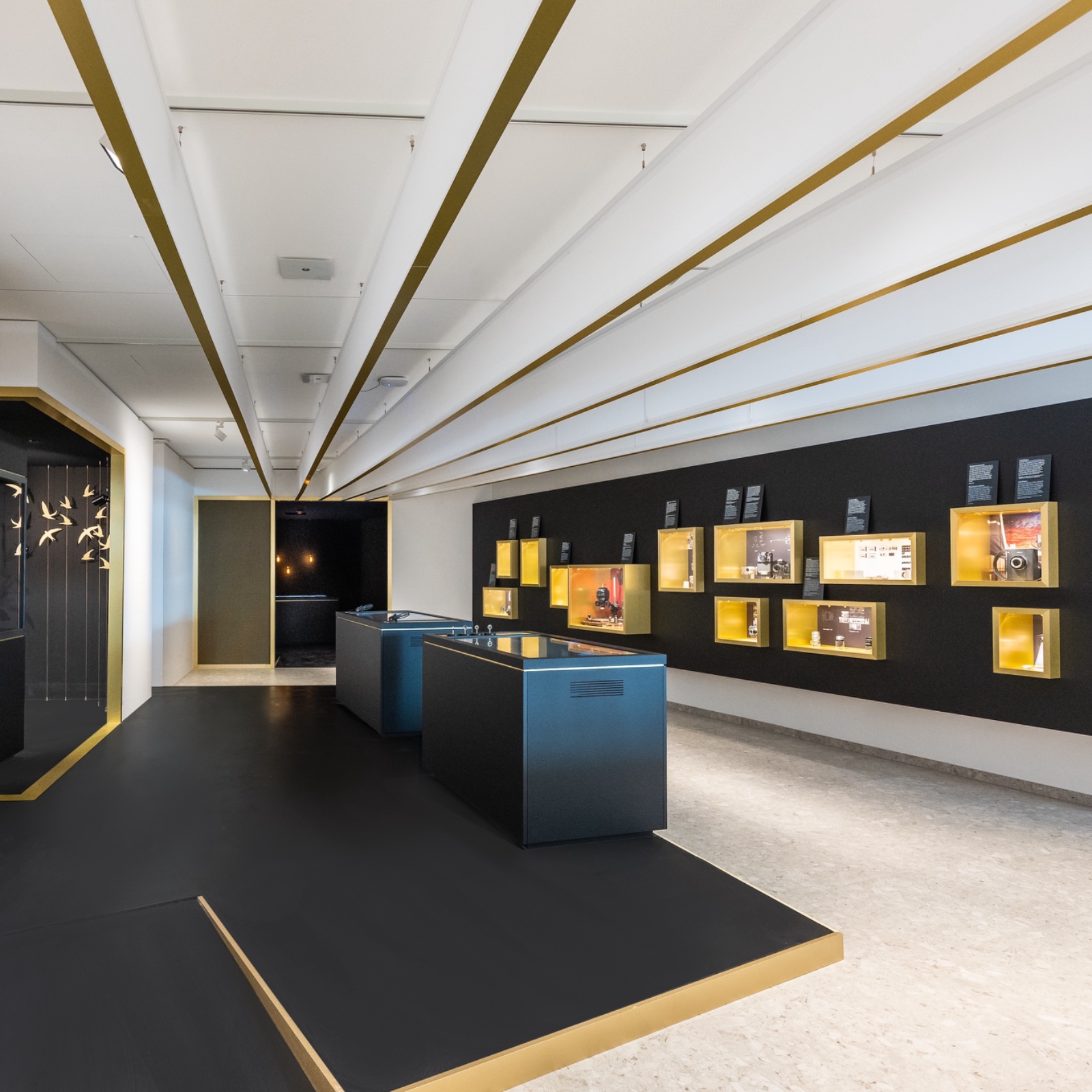 Leica World | Ernst Leitz Museum / Platinum Winner / Showroom, Exhibit ...